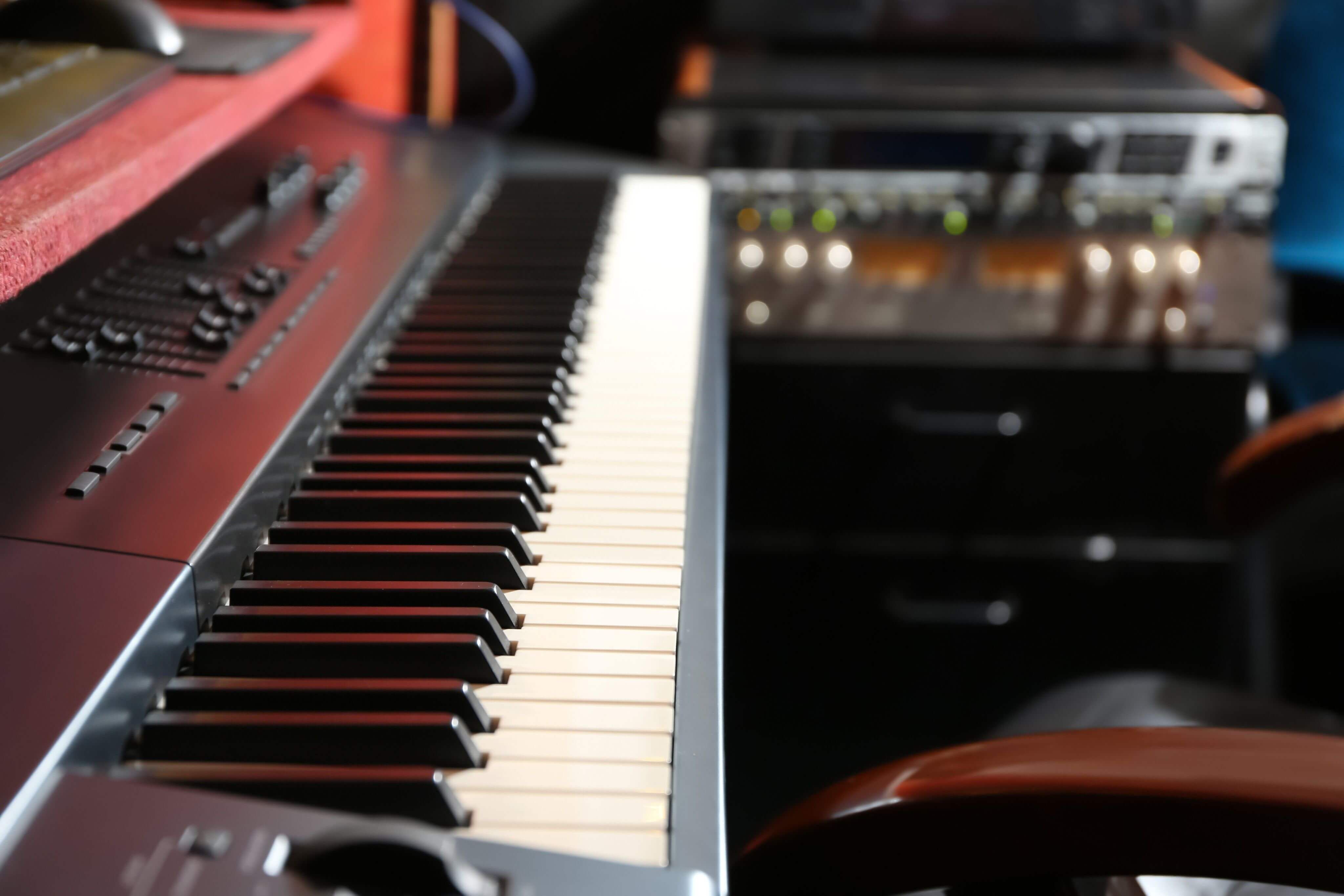 Musique : comment bien choisir son clavier ? - Cdiscount