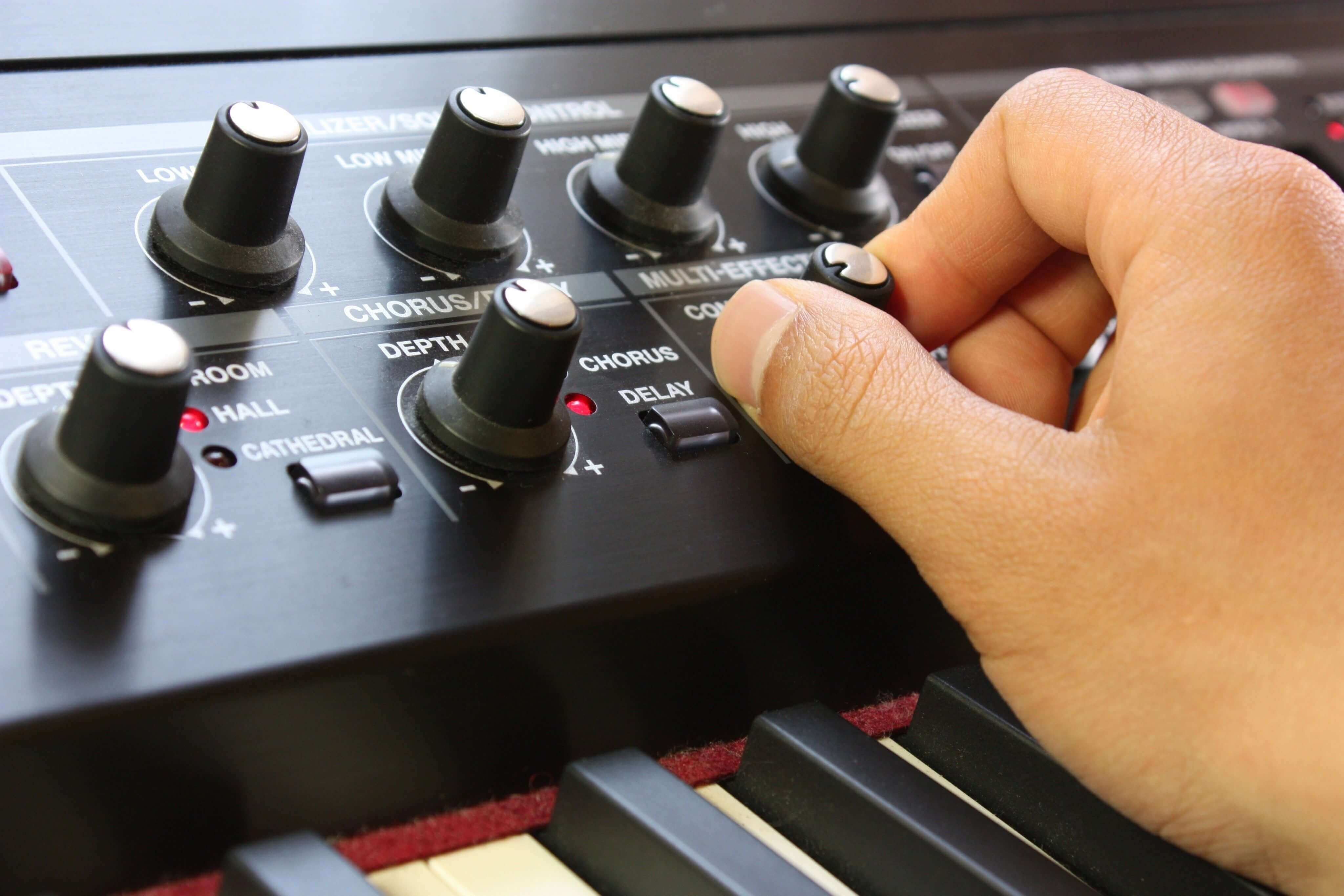 Musique : comment bien choisir son clavier ? - Cdiscount