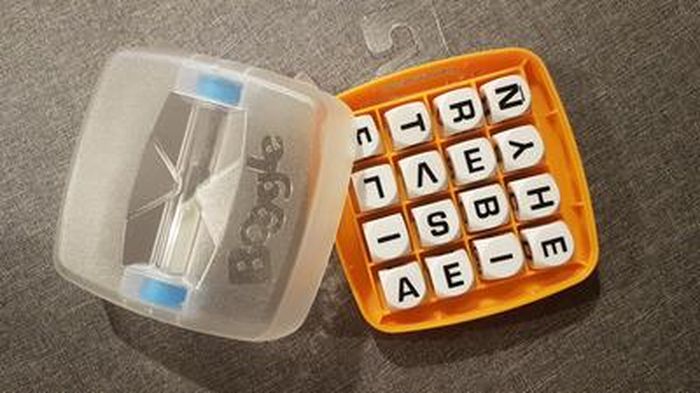 Jeu classique - Hasbro Boggle - Blanc - Intérieur - Mixte - 8 ans - Jeu de lettres - 90 min ...