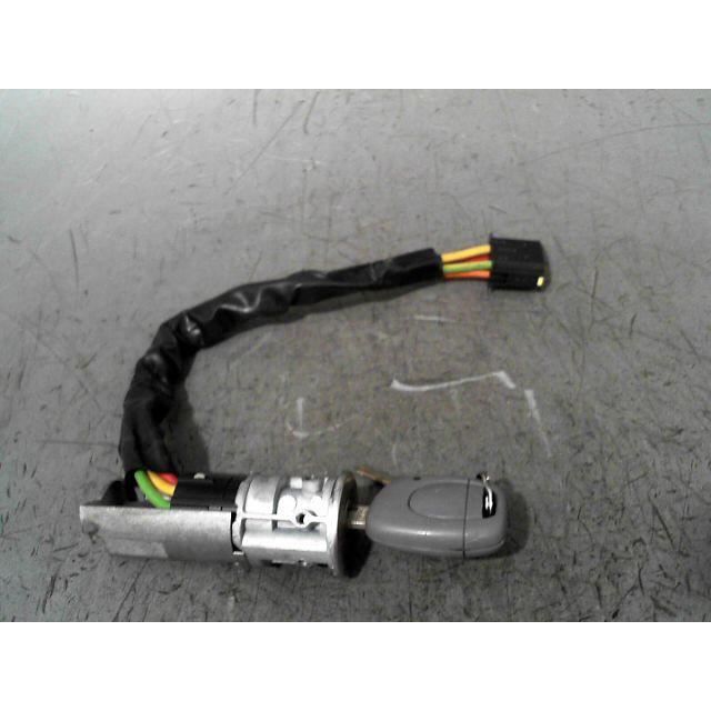 PIECES AUTO D'OCCASION - 7701046639 - ANTIVOL - ANTIVOL DE LIQUIDE DE ...