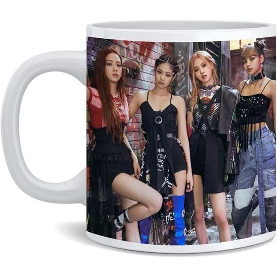Blackpink Group Photo Alley Graffiti Lisa Jennie Rose Jisoo Kpop ...