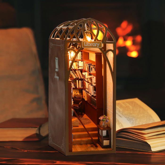 DIY book nook kit mini maison de poupée DIY, salle de lecture de livres ...