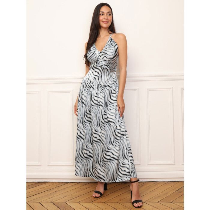 Robe longue satinée et légère à motif zébré.Modèle froncé sur le buste ...