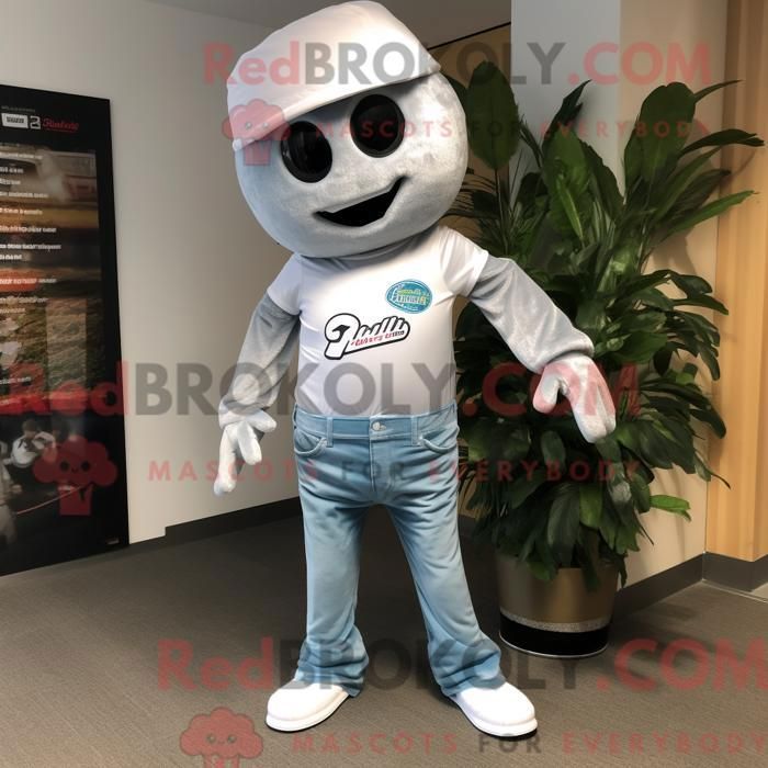 Costume mascotte de Falafel argenté personnage habillé avec un jean ...