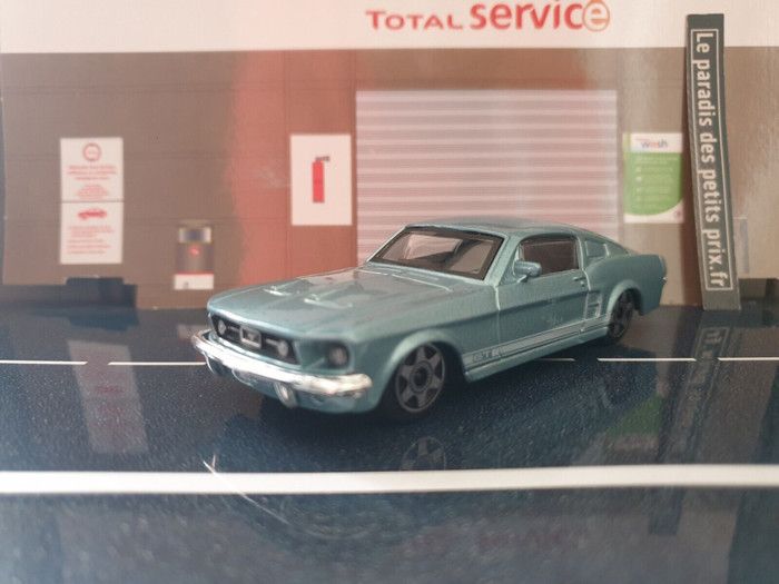 Ford Mustang , BBurago 1:43, miniature Ford mustang coque métal .Burago ...