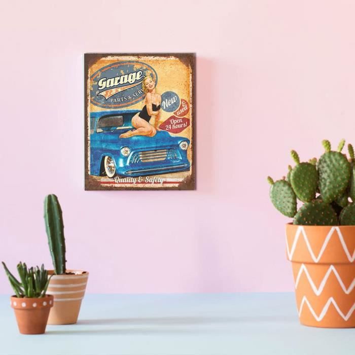 Plaque murale en métal Pinup Girl on Vintage Car, Industrial Decoration ...