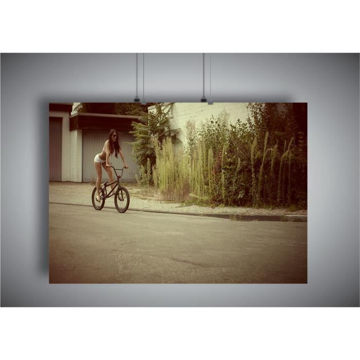 Poster BOMBASTIC WOMEN ON BMX - A4 (21x29,7cm) - Cdiscount Maison