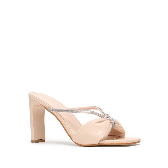 La Modeuse-Tongs, mules-Mules avec une bride matelassée nouée par deux fines brides en strass ...