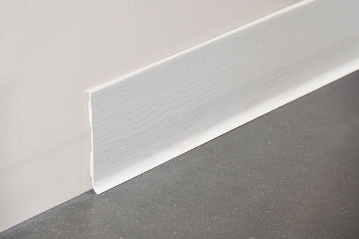 Plinthe rigide à lèvre PVC frêne blanc - 100mm - 2m - Cdiscount Bricolage