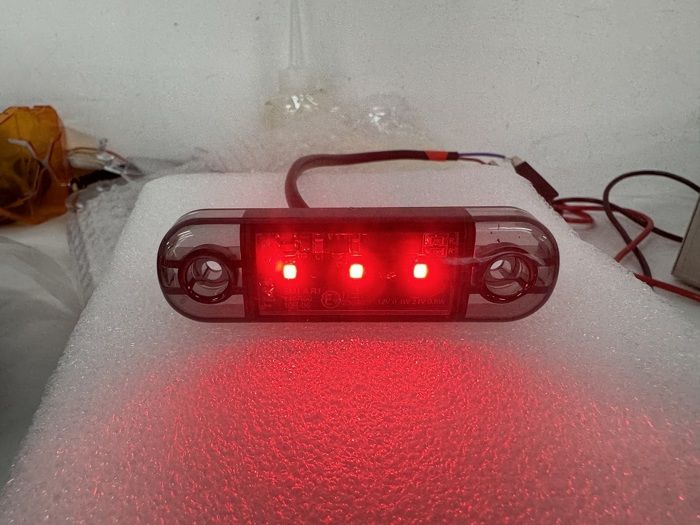 4 Feux de Gabarit Latéraux 12V 24V LED Rouge Joints en Caoutchouc ...