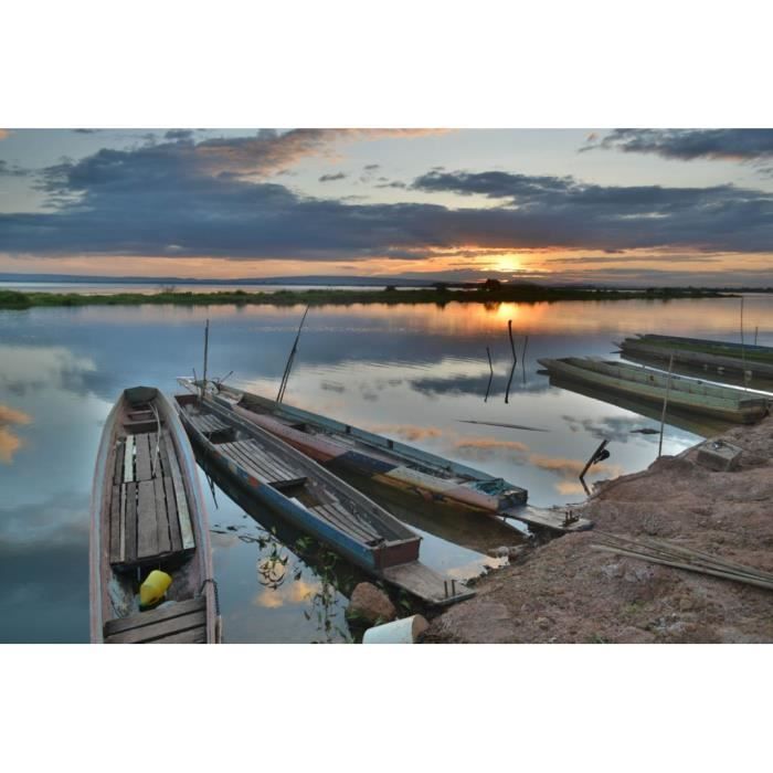 Poster Affiche Barque de Pêche Rives d'un Lac Devant un Coucher de ...