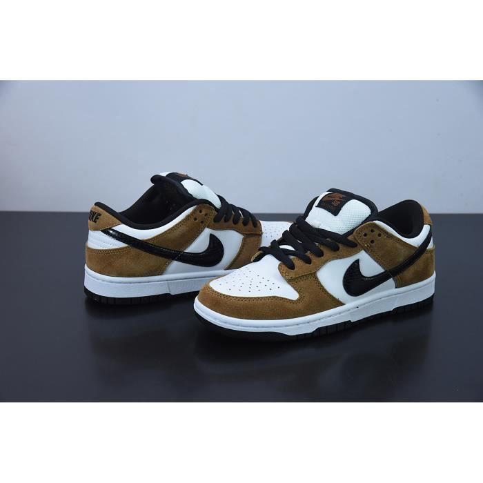 BASKETS x SB Dunk Low Pro GS Trail End Brown Sneakers 304292-102 Homme ...