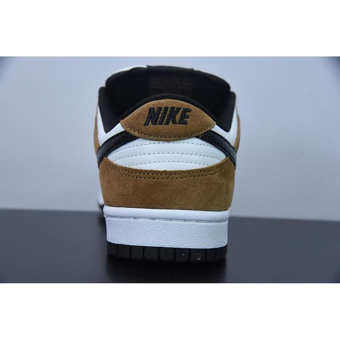 BASKETS x SB Dunk Low Pro GS Trail End Brown Sneakers 304292-102 Homme ...