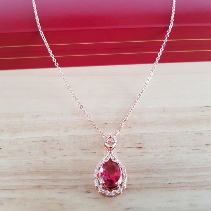 Collier en métal doré serti d'une pierre rose et cristaux blancs ...