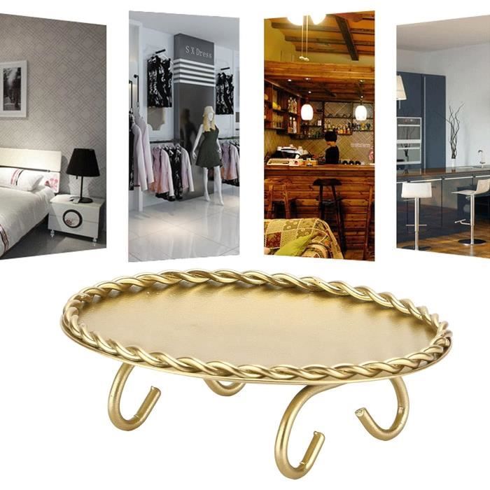 Bougeoir, Chandeliers En Fer Forgé Créent Une Ambiance Intime Pour La ...