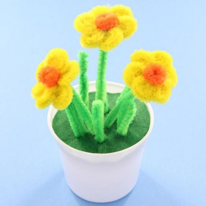 Main torsadée barre racine de cheveux petite plante de pot de fleur ...