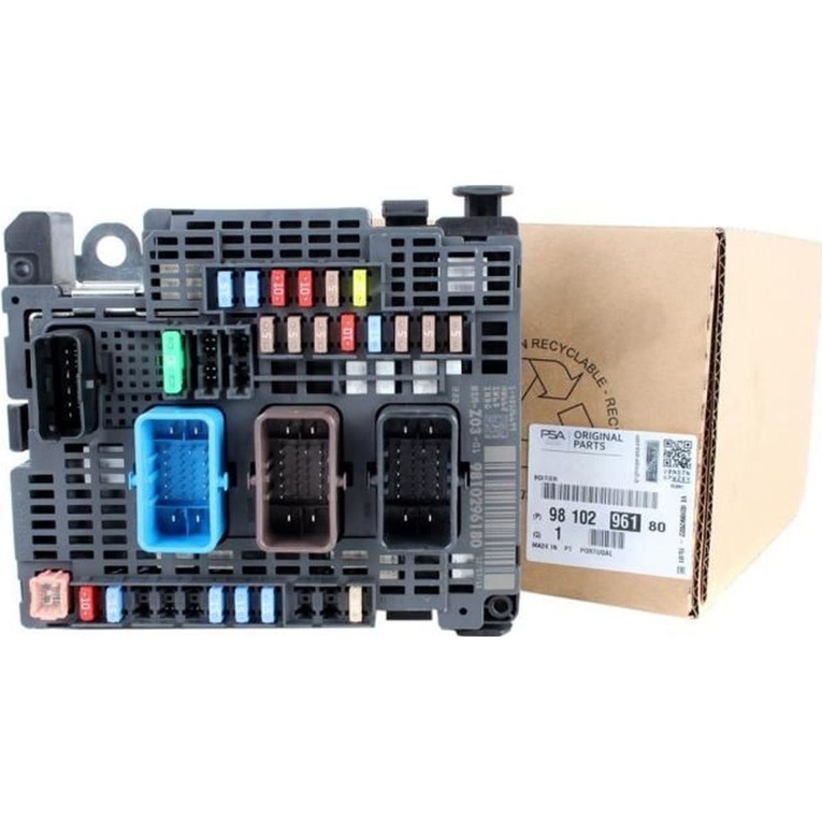 Recherche le fusible 15A de la pompe du lave-vitre avant et arrière ...