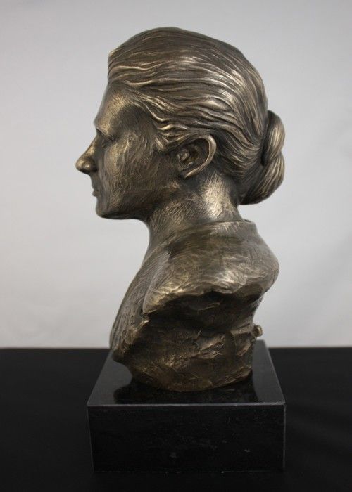 Maria Skłodowska-Curie - buste en marbre, statuette d'une personne ...